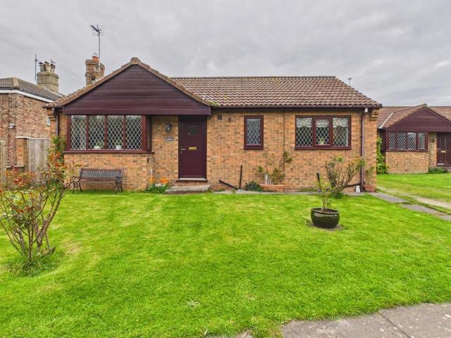 2 bedroom detached bungalow for sale
