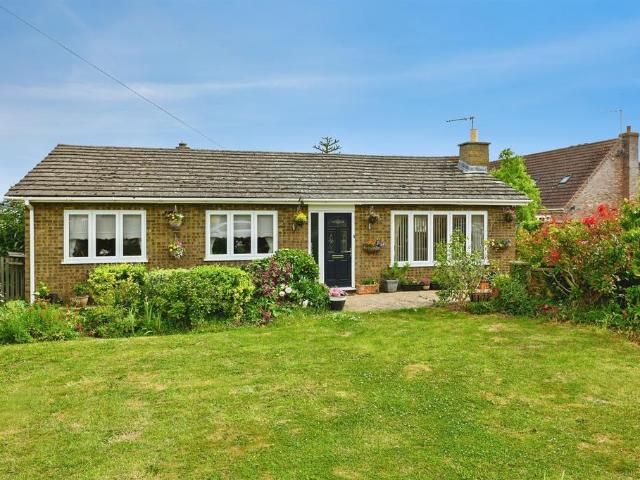 2 bedroom detached bungalow for sale