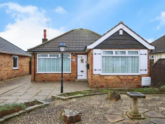 2 bedroom detached bungalow for sale