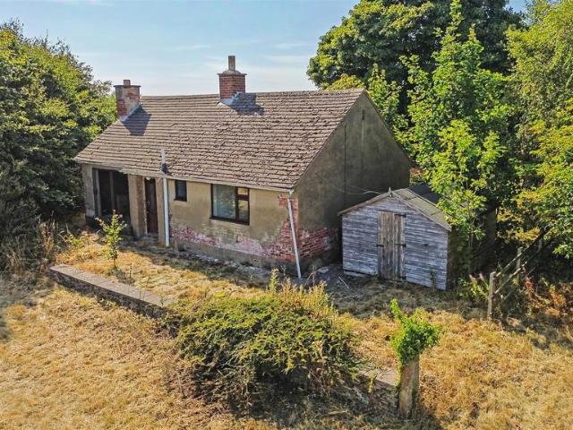 2 bedroom detached bungalow for sale