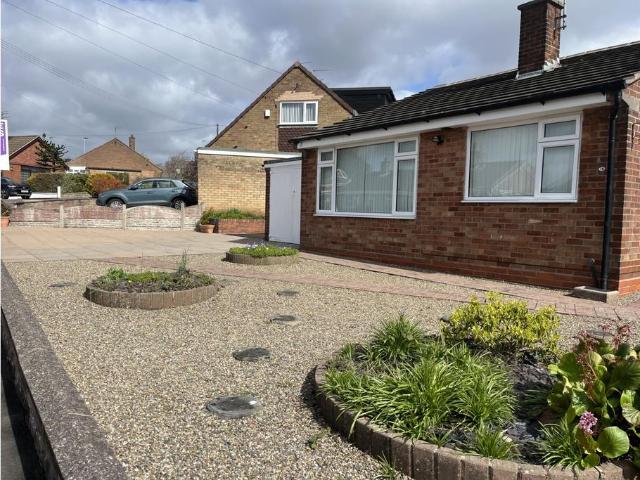 2 bedroom detached bungalow for sale