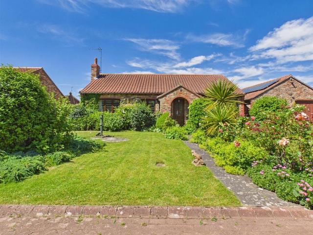 2 bedroom detached bungalow for sale