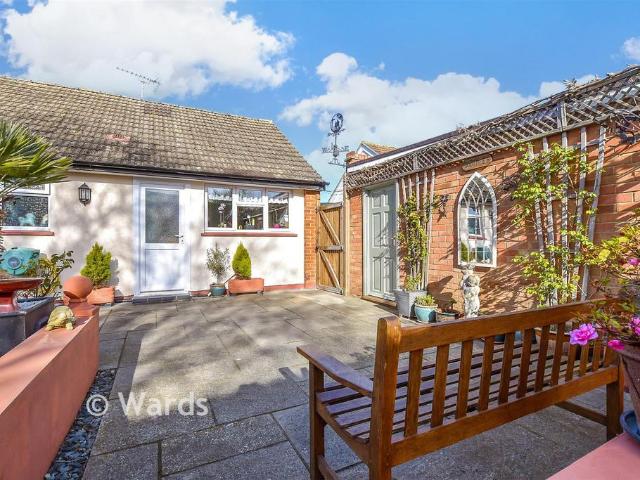 2 bedroom detached bungalow for sale