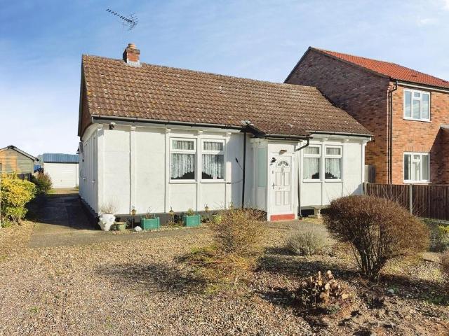2 bedroom detached bungalow for sale