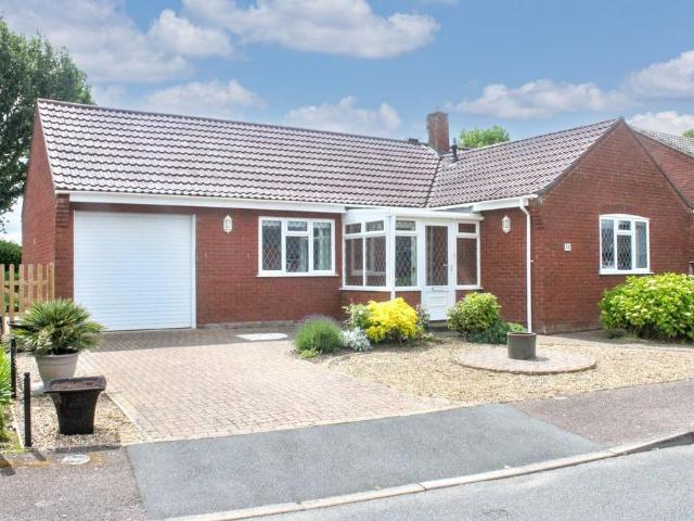 2 bedroom detached bungalow for sale
