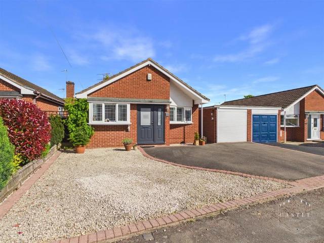 2 bedroom detached bungalow for sale