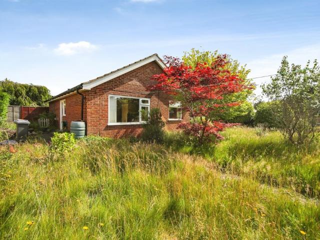 2 bedroom detached bungalow for sale