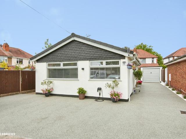2 bedroom detached bungalow for sale