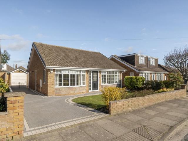 2 bedroom detached bungalow for sale