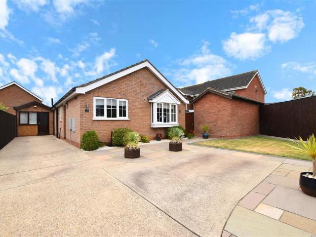 2 bedroom detached bungalow for sale