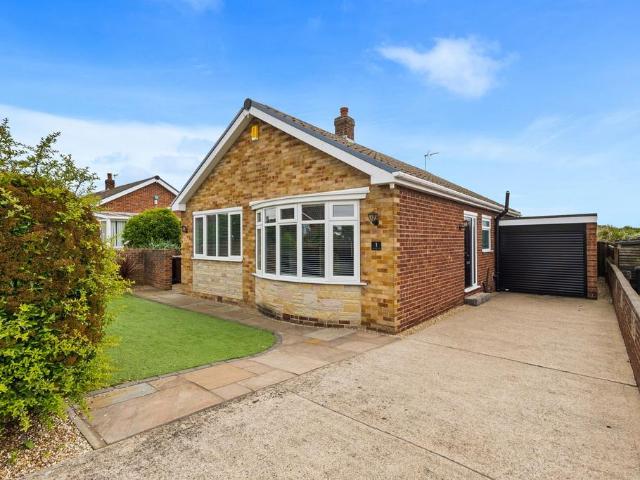 2 bedroom detached bungalow for sale