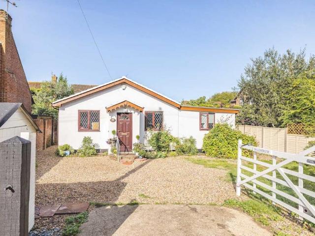 2 bedroom detached bungalow for sale