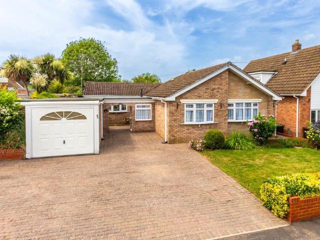 2 bedroom detached bungalow for sale