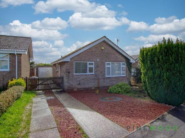 2 bedroom detached bungalow for sale