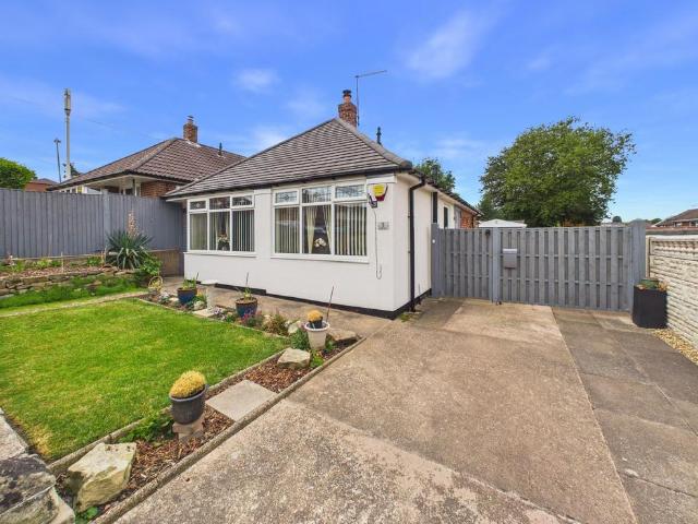2 bedroom detached bungalow for sale
