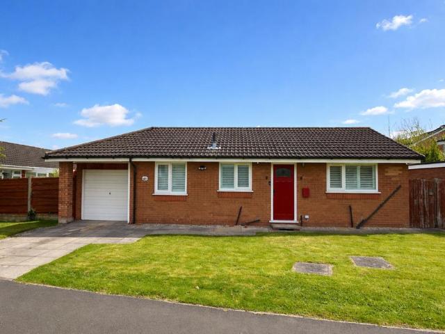 2 bedroom detached bungalow for sale