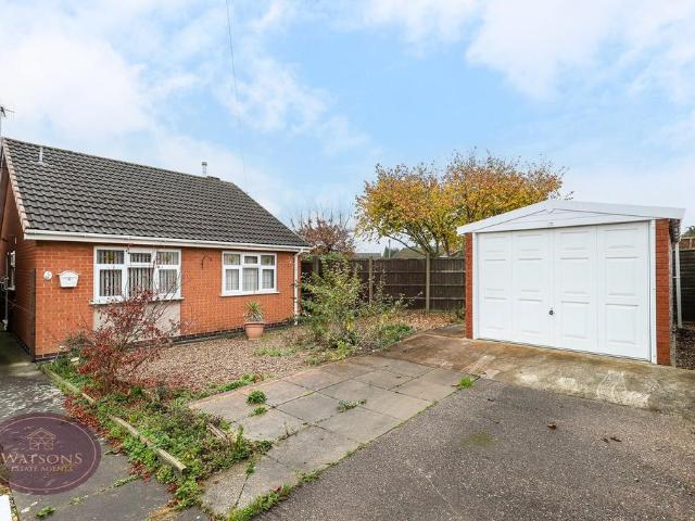 2 bedroom detached bungalow for sale