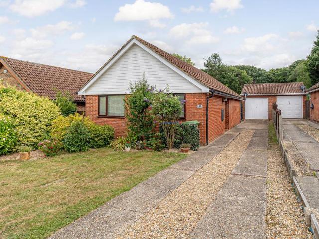 2 bedroom detached bungalow for sale