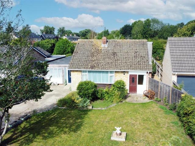 2 bedroom detached bungalow for sale