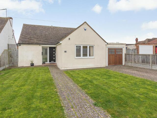 2 bedroom detached bungalow for sale