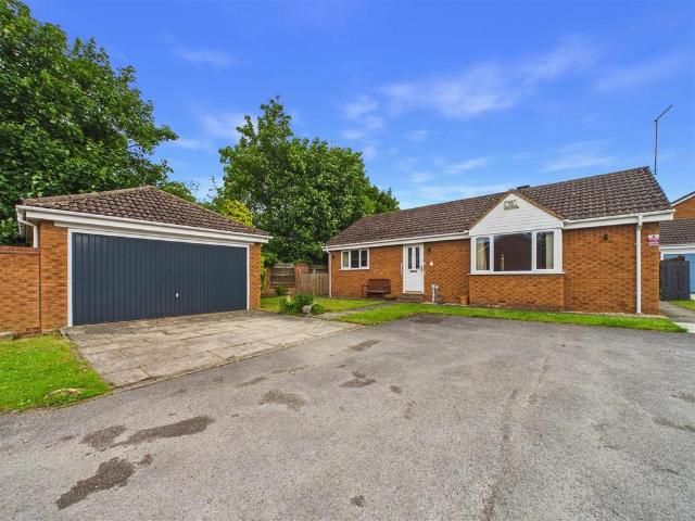 2 bedroom detached bungalow for sale