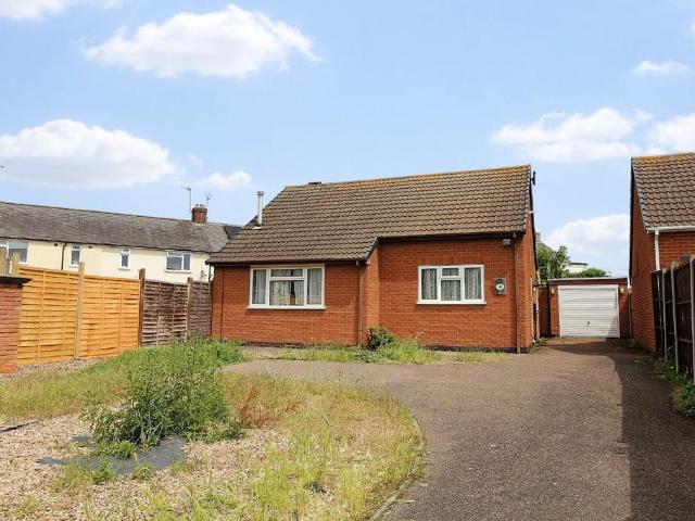 2 bedroom detached bungalow for sale