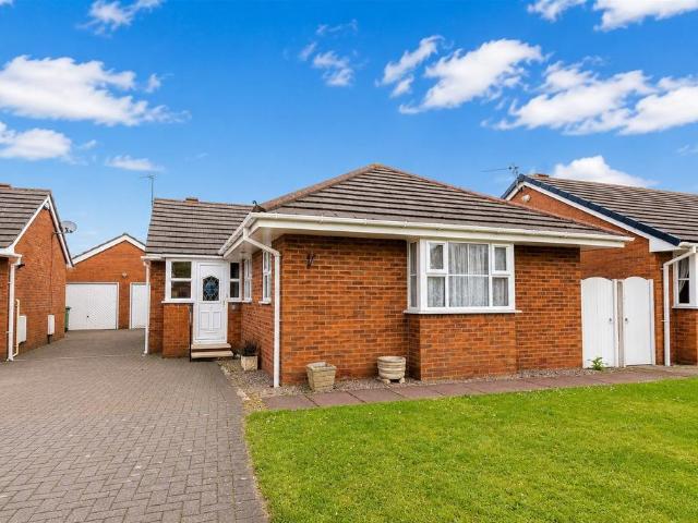 2 bedroom detached bungalow for sale