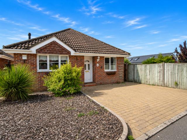 2 bedroom detached bungalow for sale