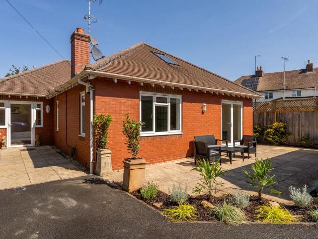 3 bedroom detached bungalow for sale