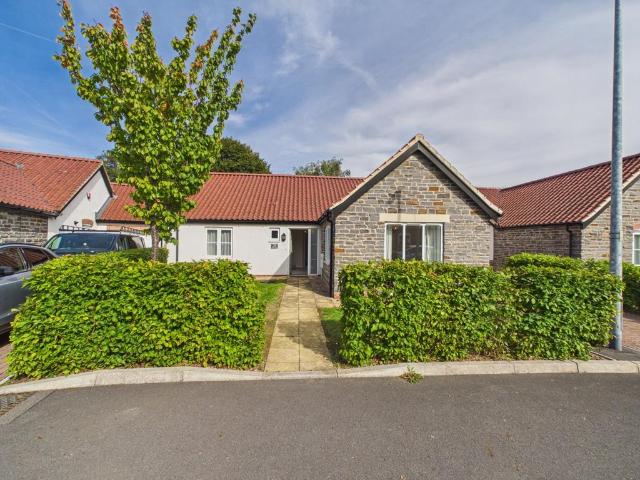 2 bedroom detached bungalow for sale