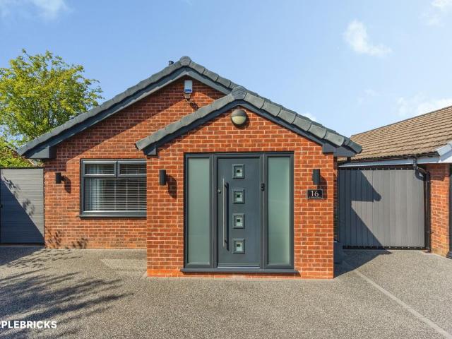 2 bedroom detached bungalow for sale