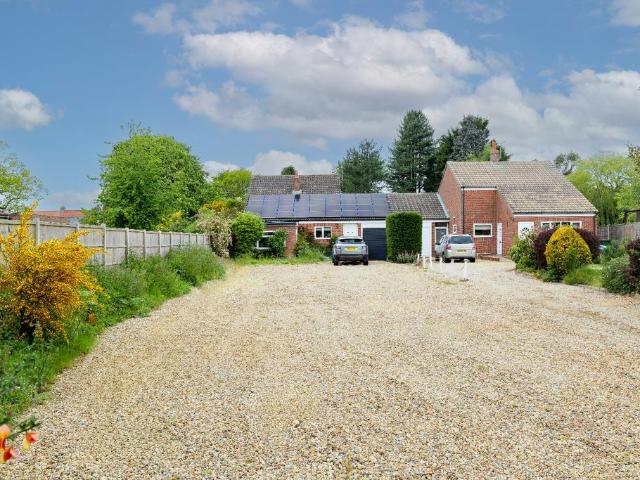 2 bedroom detached bungalow for sale