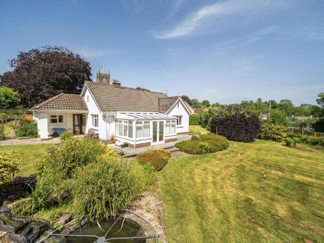 2 bedroom detached bungalow for sale