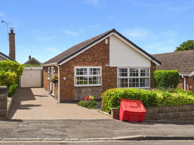 2 bedroom detached bungalow for sale