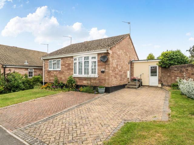 2 bedroom detached bungalow for sale