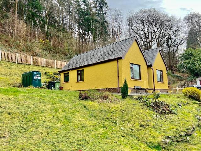 2 bedroom detached bungalow for sale