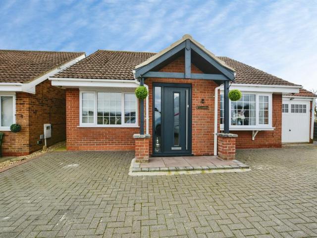 2 bedroom detached bungalow for sale