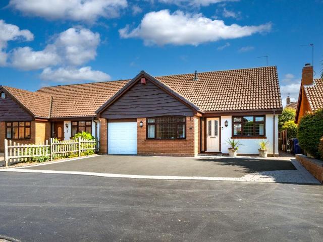 2 bedroom detached bungalow for sale