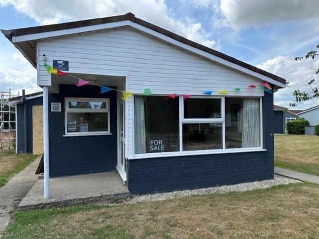 2 bedroom detached bungalow for sale