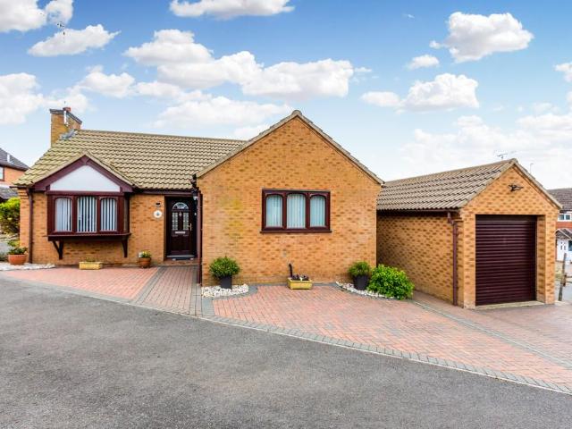 2 bedroom detached bungalow for sale