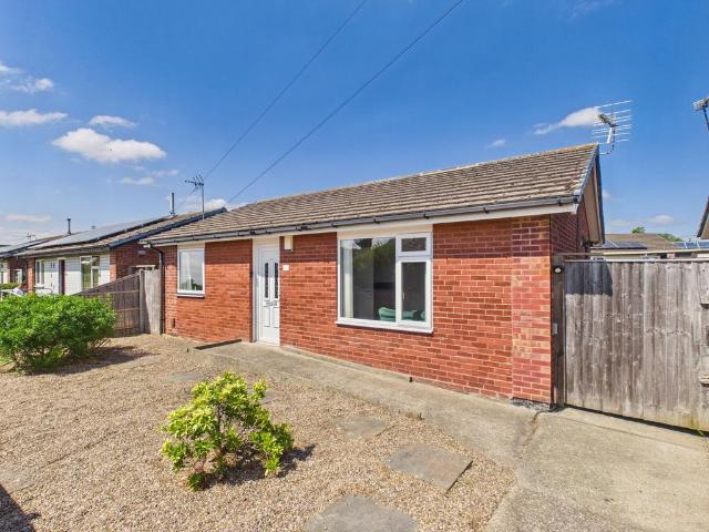 2 bedroom detached bungalow for sale