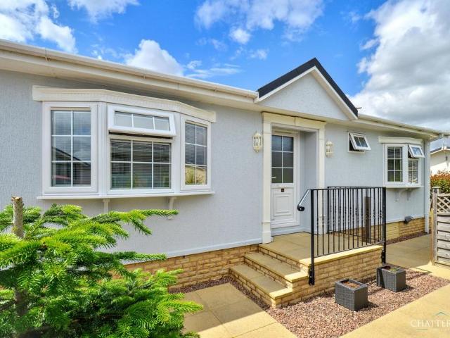 2 bedroom detached bungalow for sale
