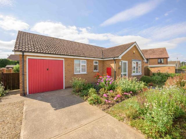 2 bedroom detached bungalow for sale