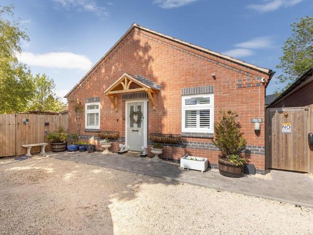2 bedroom detached bungalow for sale