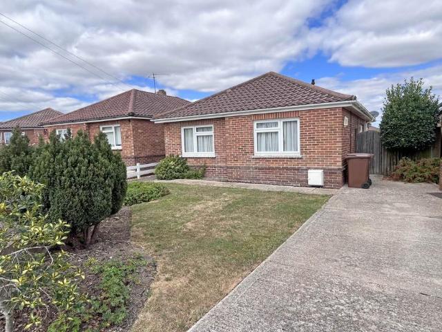 2 bedroom detached bungalow for sale