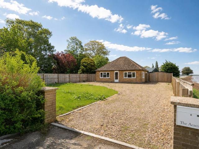 2 bedroom detached bungalow for sale