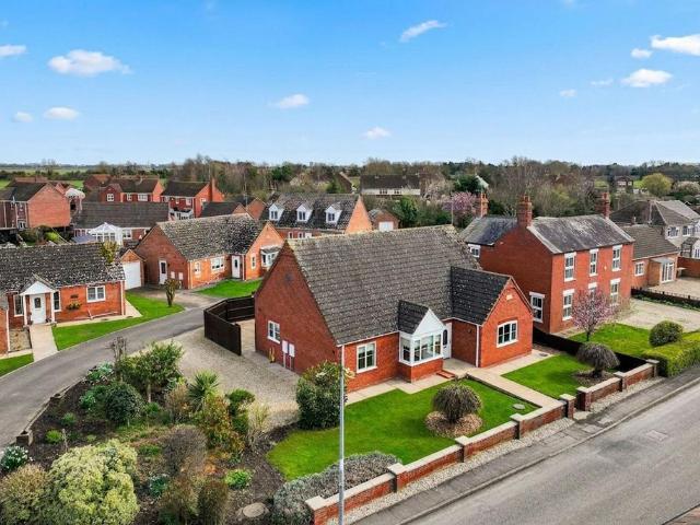 2 bedroom detached bungalow for sale