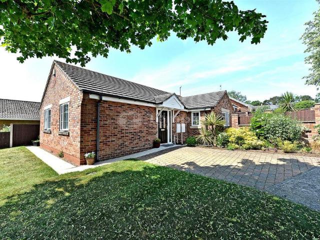 2 bedroom detached bungalow for sale