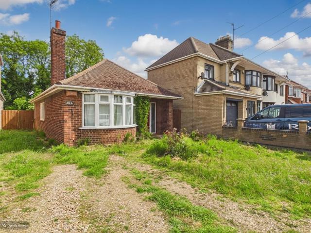2 bedroom detached bungalow for sale