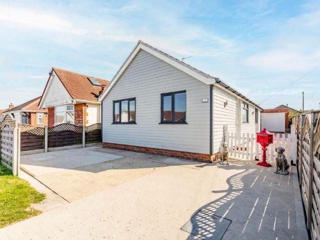 2 bedroom detached bungalow for sale
